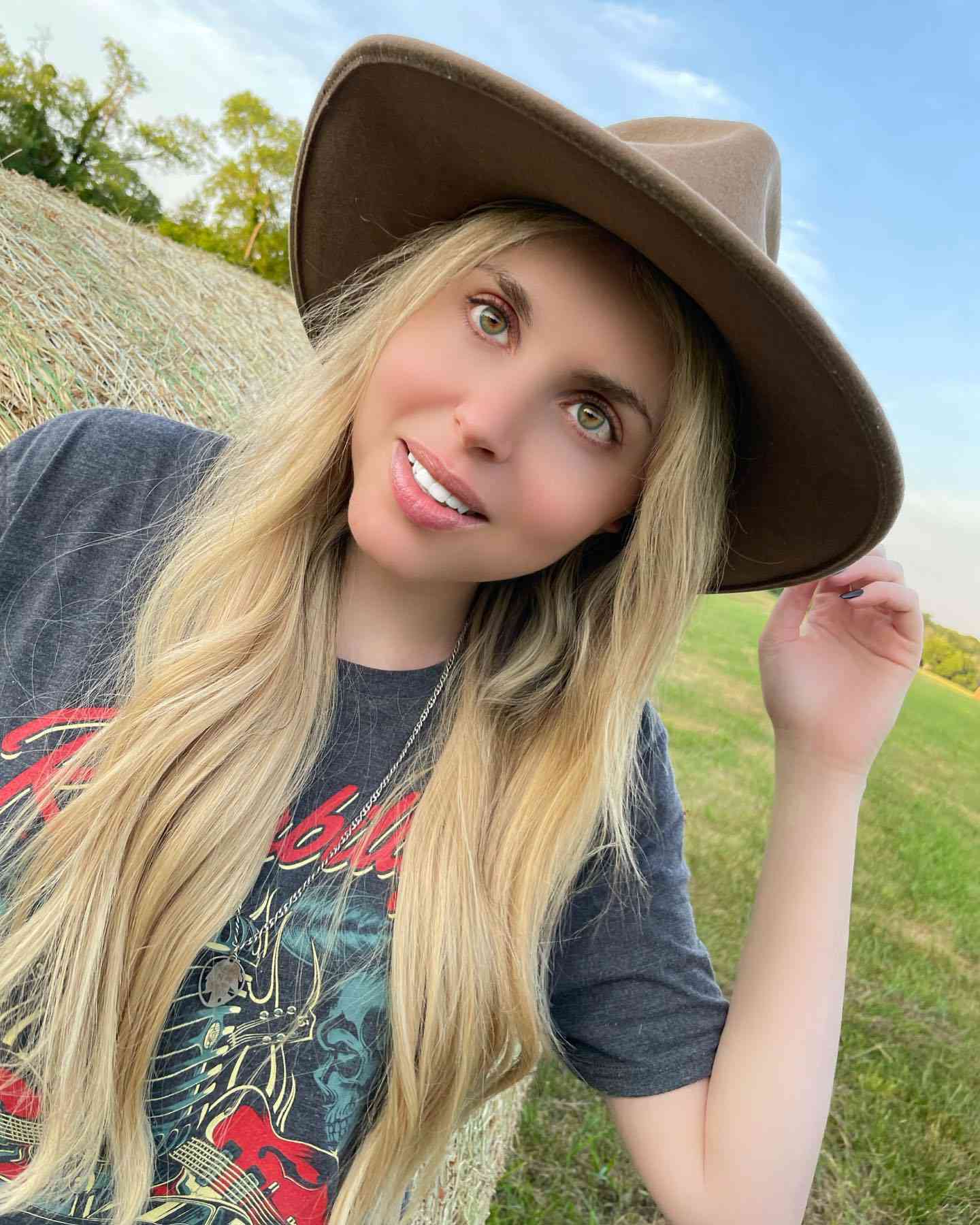 Firerose Age, Real Name, Husband, Wiki, Net Worth And Bio - captionszee.com